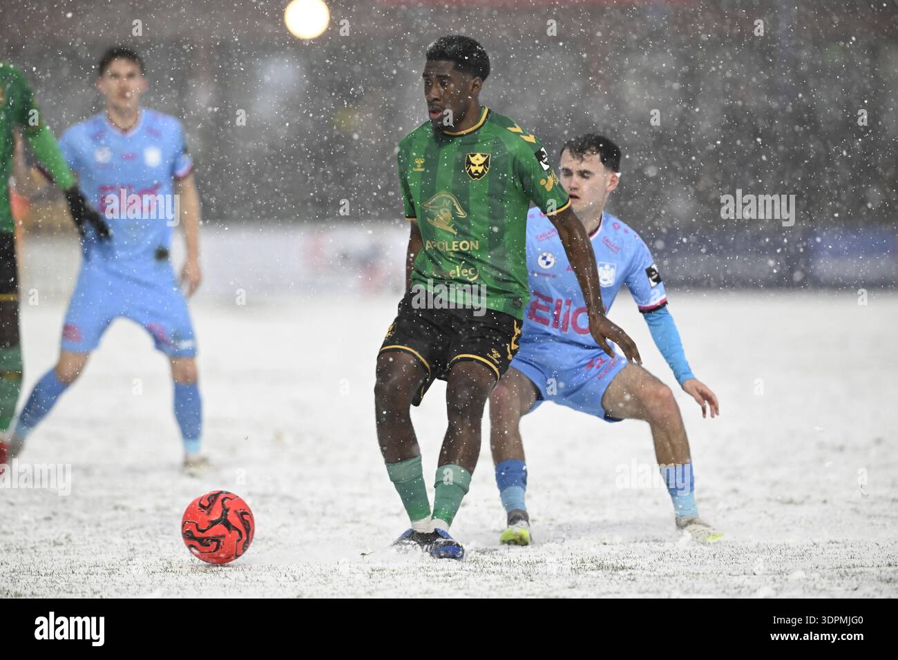Francs Borains' Lukas Mondele and Beveren's Jannes Van Hecke fight for ...