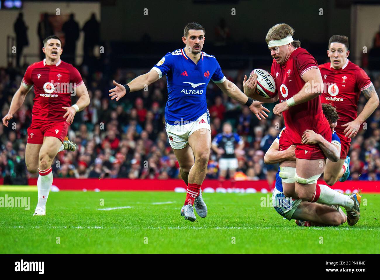 Cardiff, UK, 15th February 2026 Wales back row Aaron Wainwright in an ...