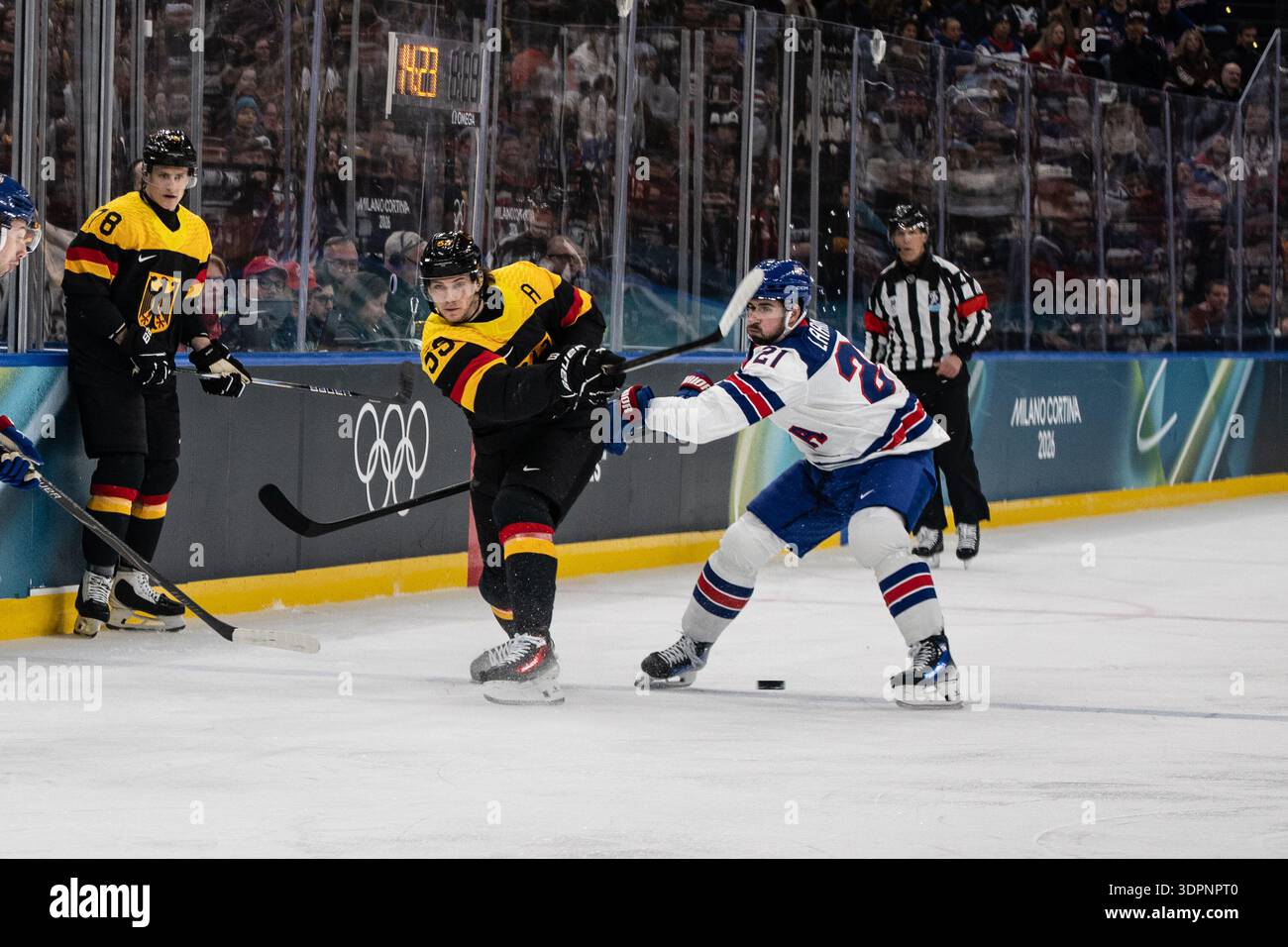 Moritz Seider (Germany, 53) und Dylan Larkin (United States of America ...