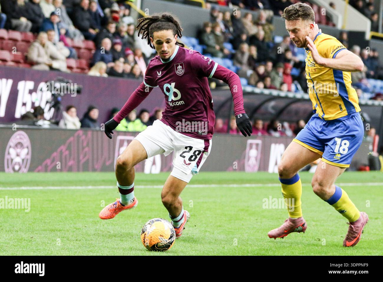 Burnley, UK. 14th Feb, 2026. Hannibal Mejbri (28 Burnley) controls the ...