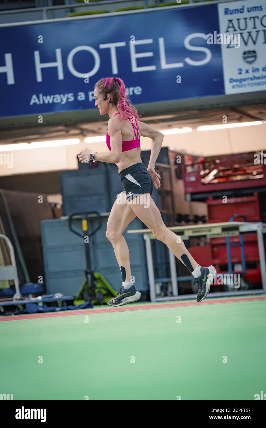 Female athlete dynamically running hi-res stock photography and images ...