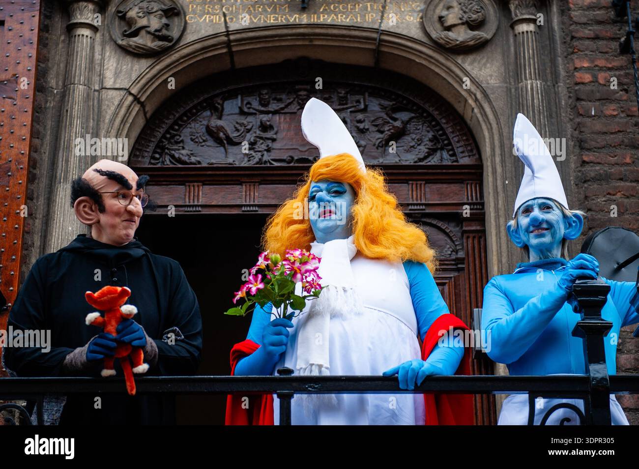 Smurfette costume hi-res stock photography and images - Alamy