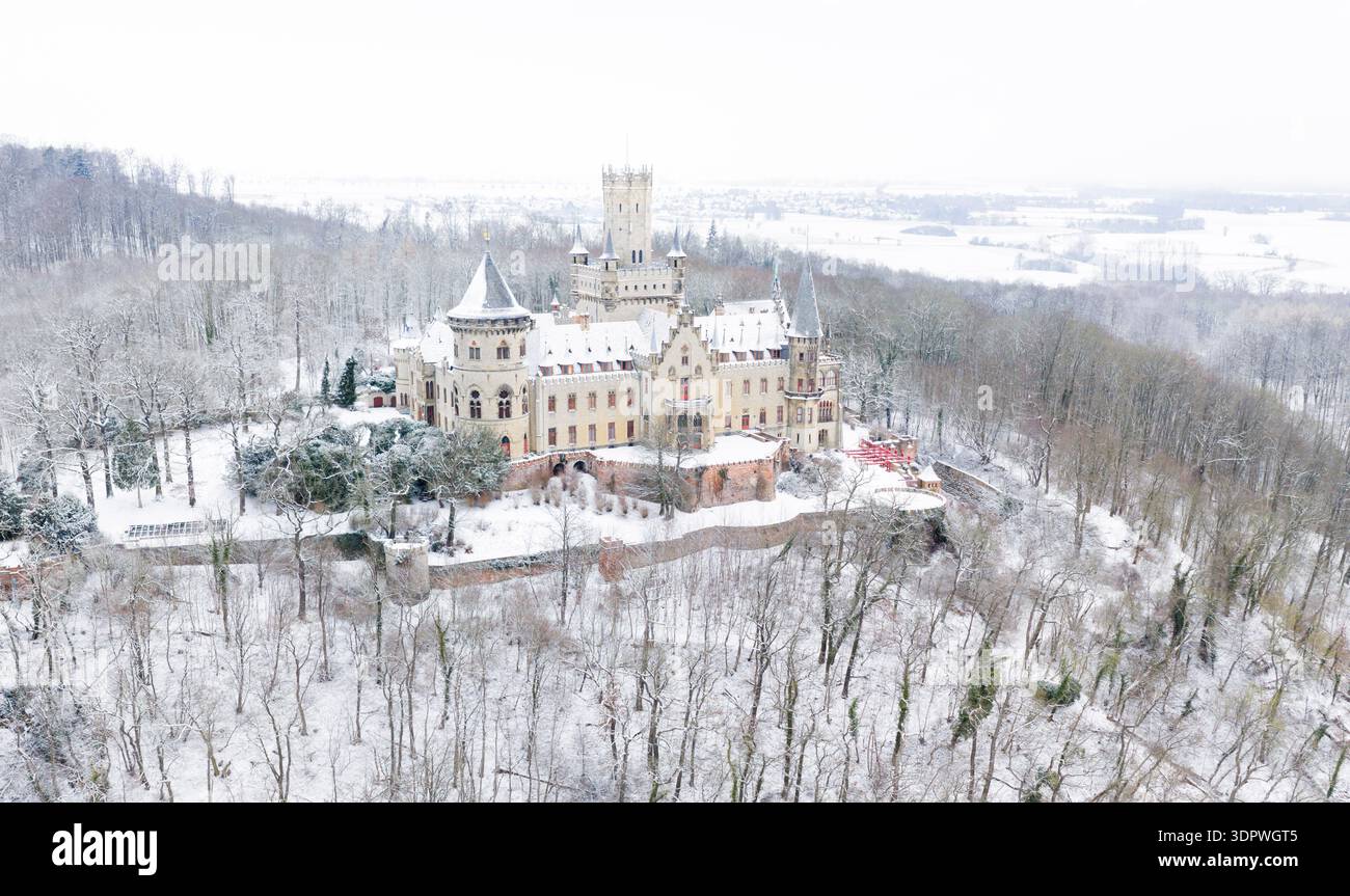 16 February 2026, Lower Saxony, Pattensen: A light blanket of snow ...