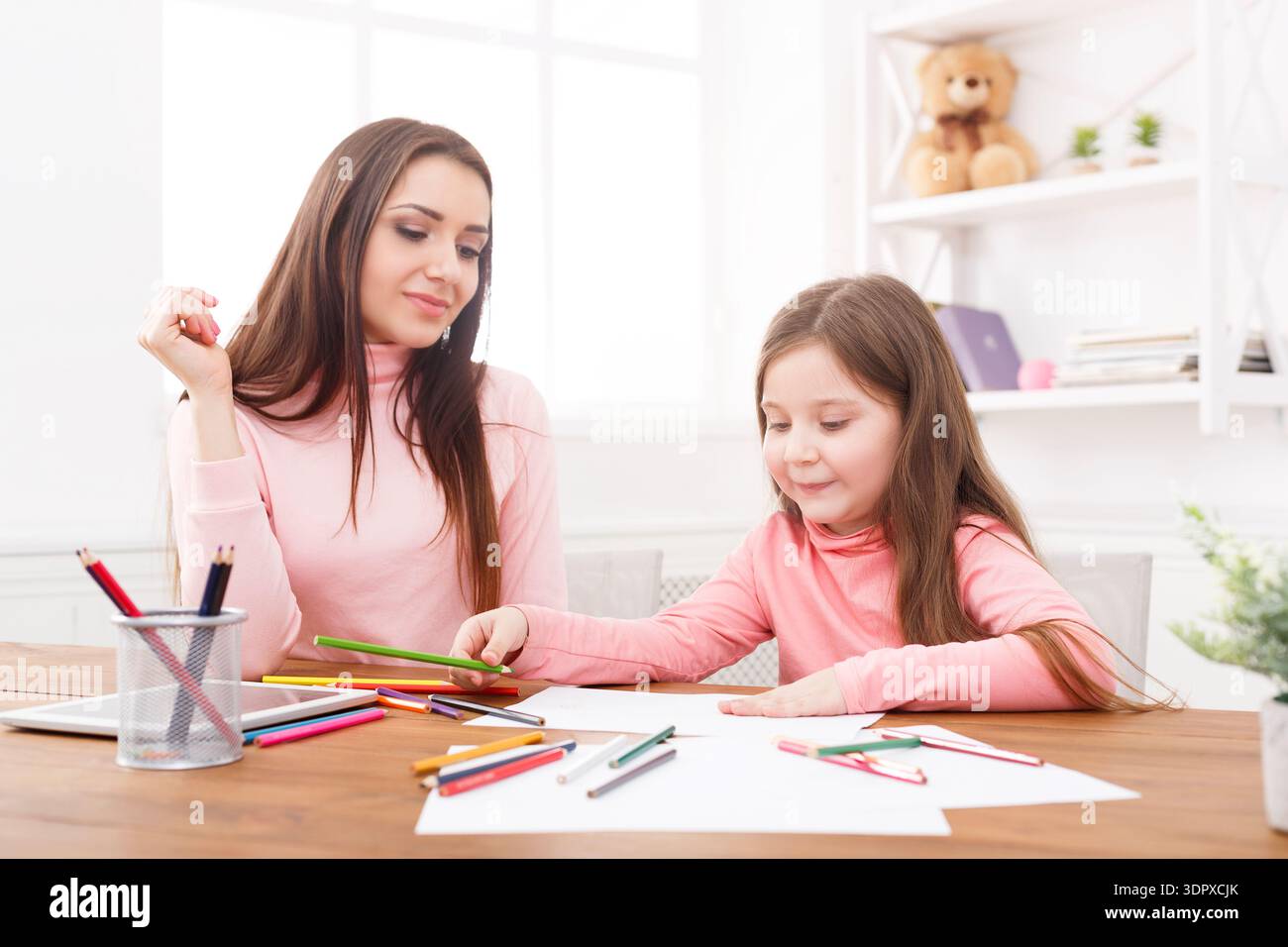 Mother daughter create art hi-res stock photography and images - Alamy