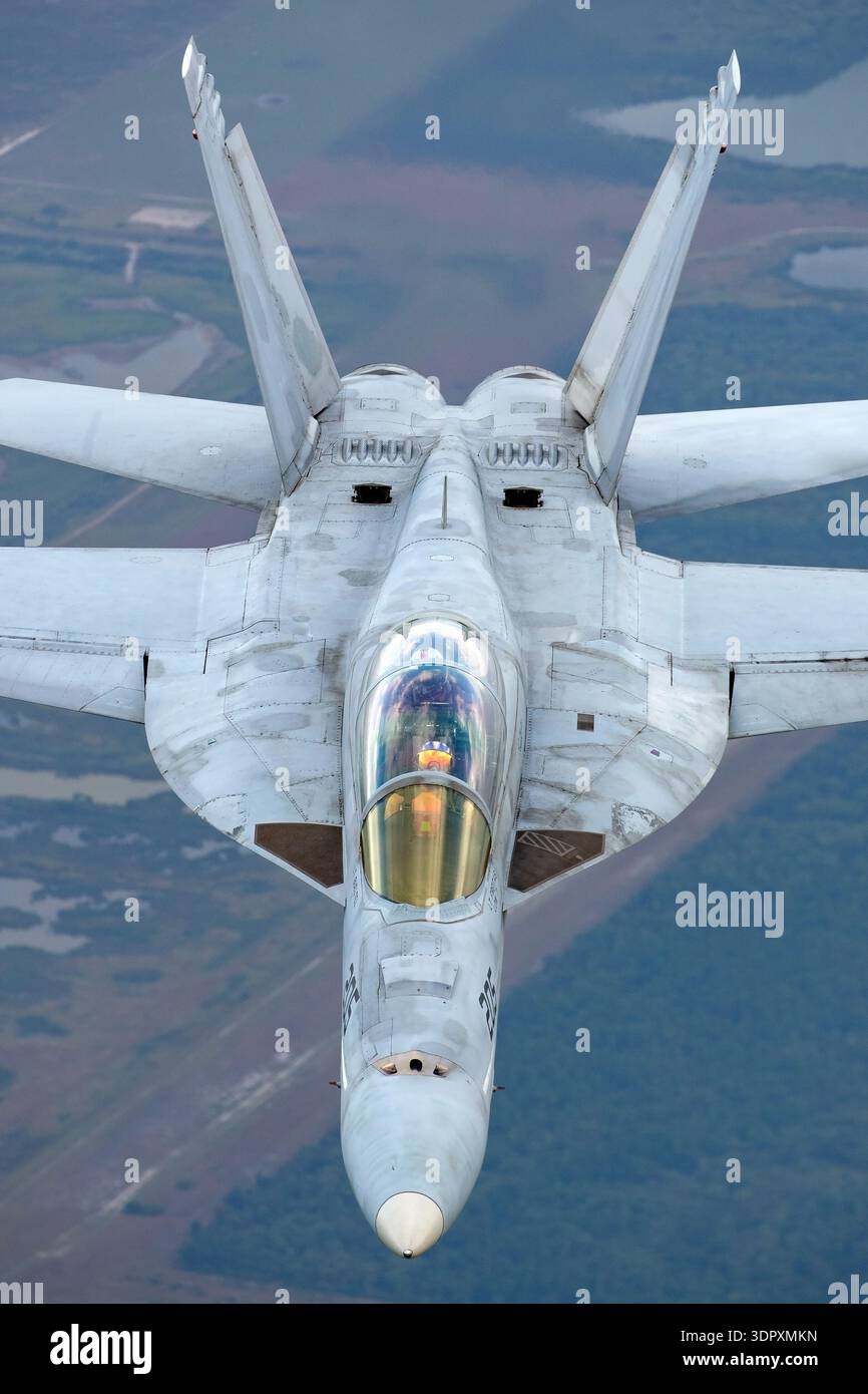 F a 18f super hornet f414 jet engine hi-res stock photography and ...