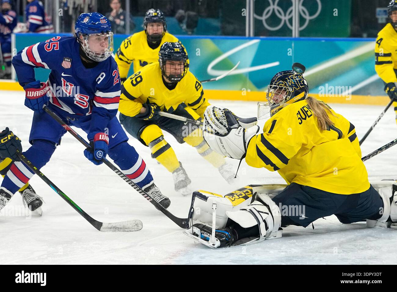 United States' Alex Carpenter (25) shoots during a women's ice hockey ...