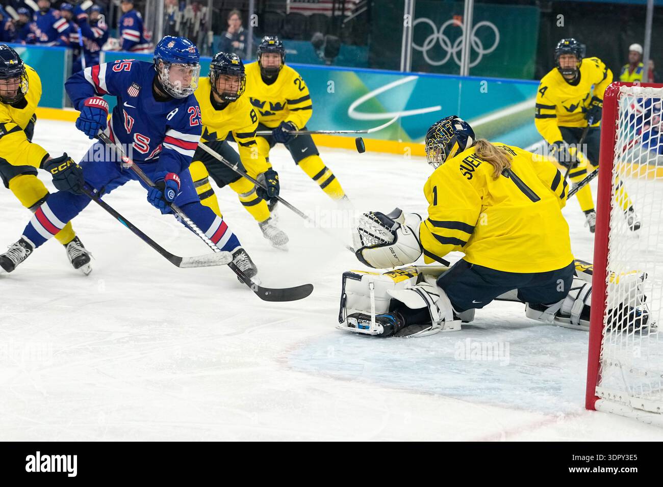 United States' Alex Carpenter (25) shoots during a women's ice hockey ...
