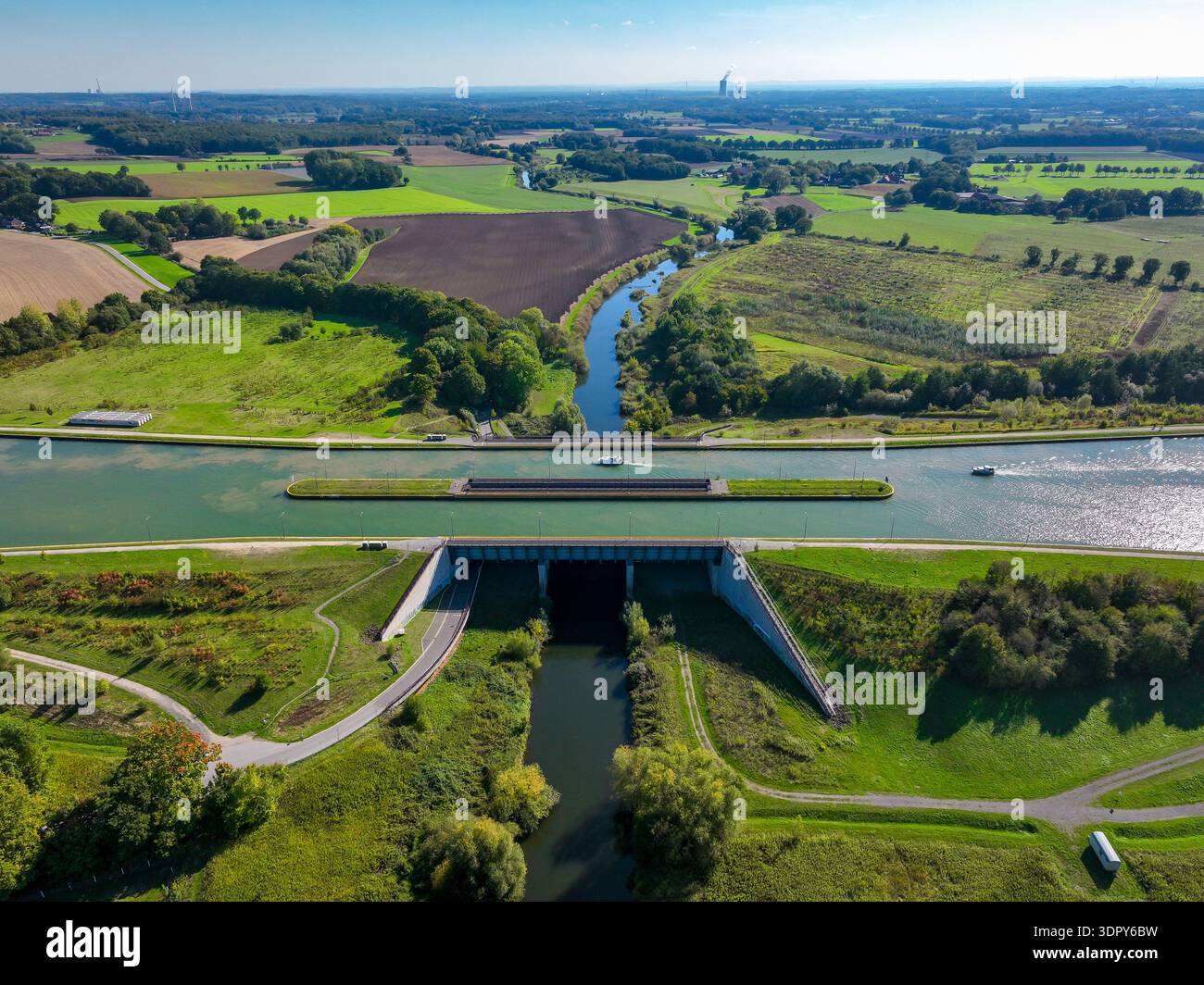 Canal bridge lippe neue fahrt hi-res stock photography and images - Alamy