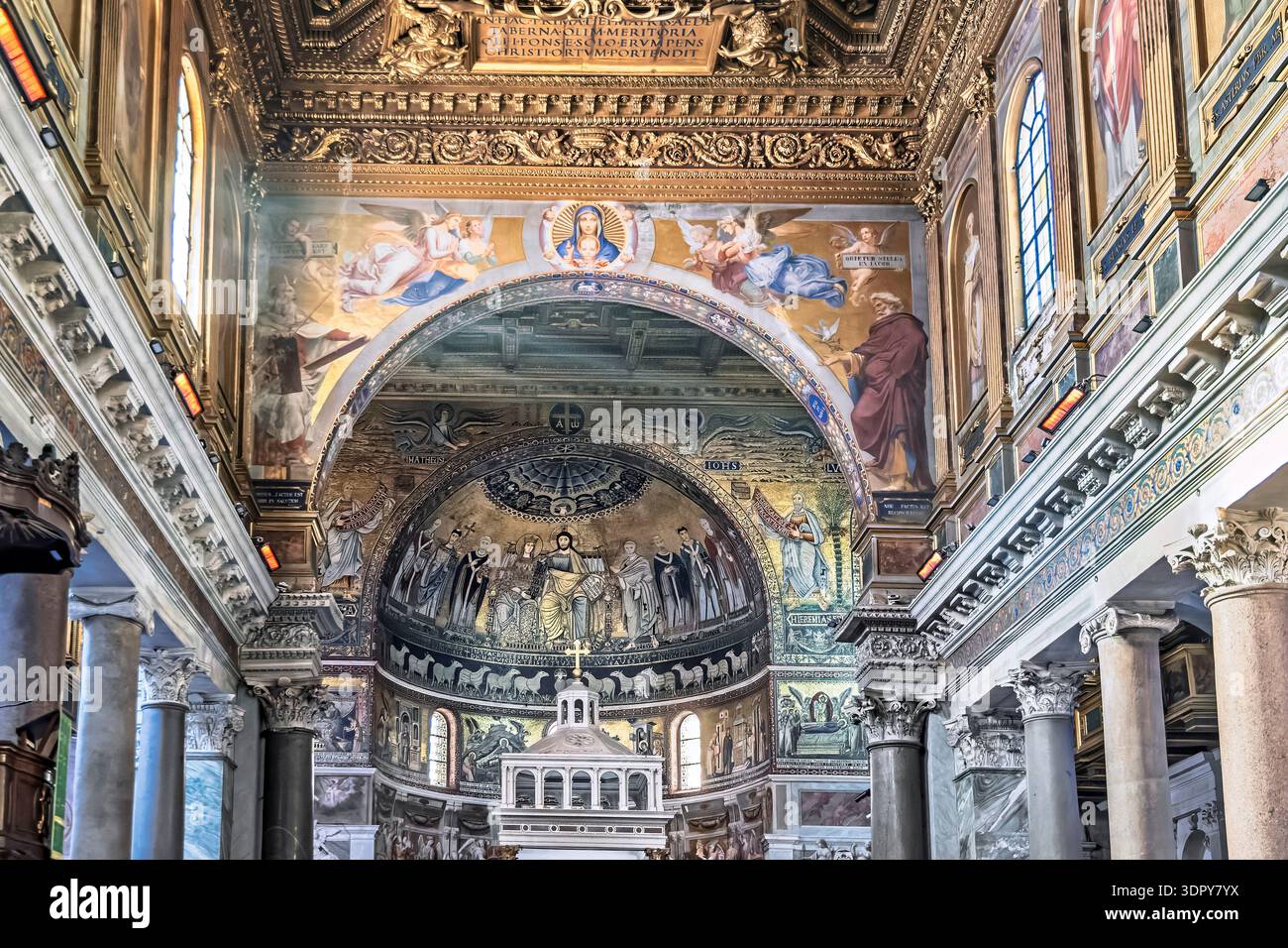 Decke zeigt hi-res stock photography and images - Alamy