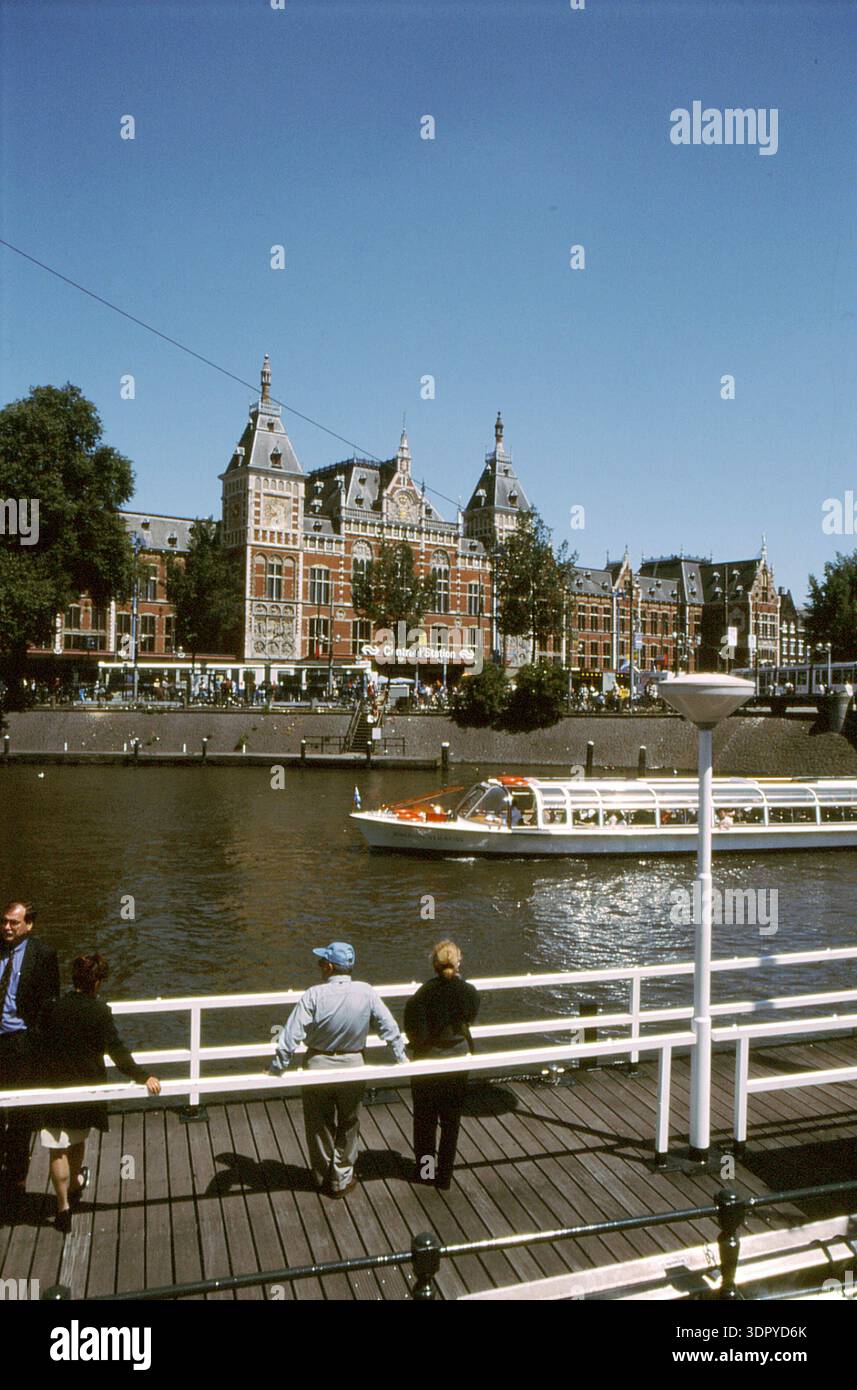 Amsterdam/Netherlandes / 26 June 1996 / File images Boats in canal and ...