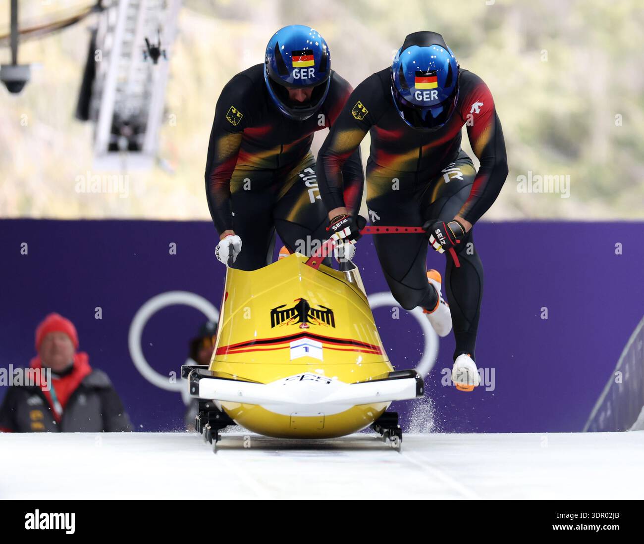 (260216) -- CORTINA D'AMPEZZO, Feb. 16, 2026 (Xinhua) -- Johannes ...