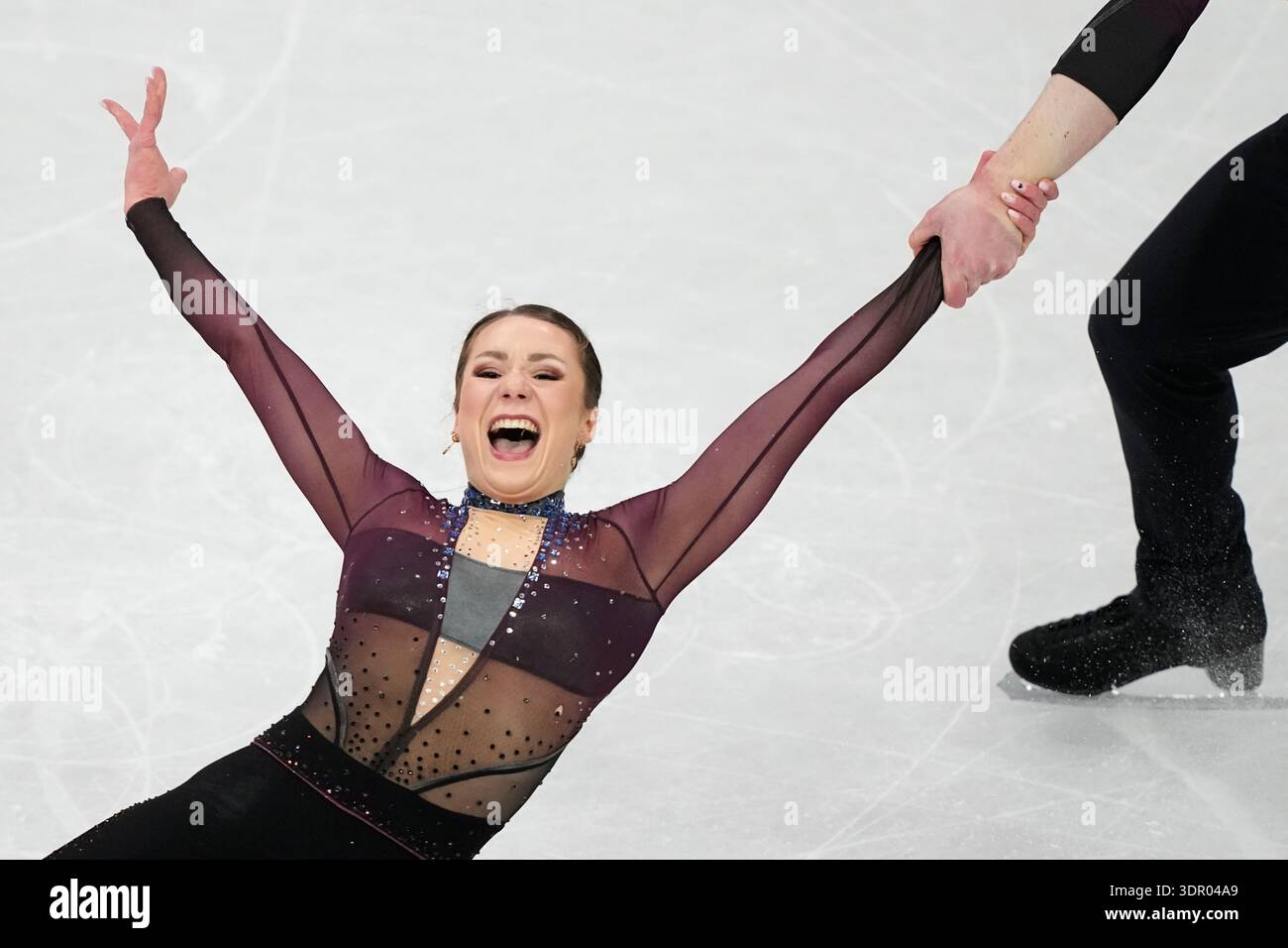 Annika Hocke and Robert Kunkel of Germany compete during the pairs ...