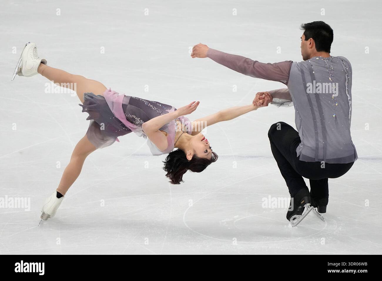 Emily Chan and Spencer Akira Howe of the United States compete during ...