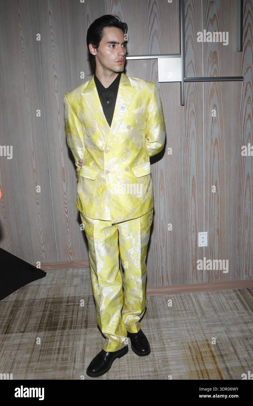 Model wearing Veejay Floresca designs during the Veejay Floresca NYFW ...