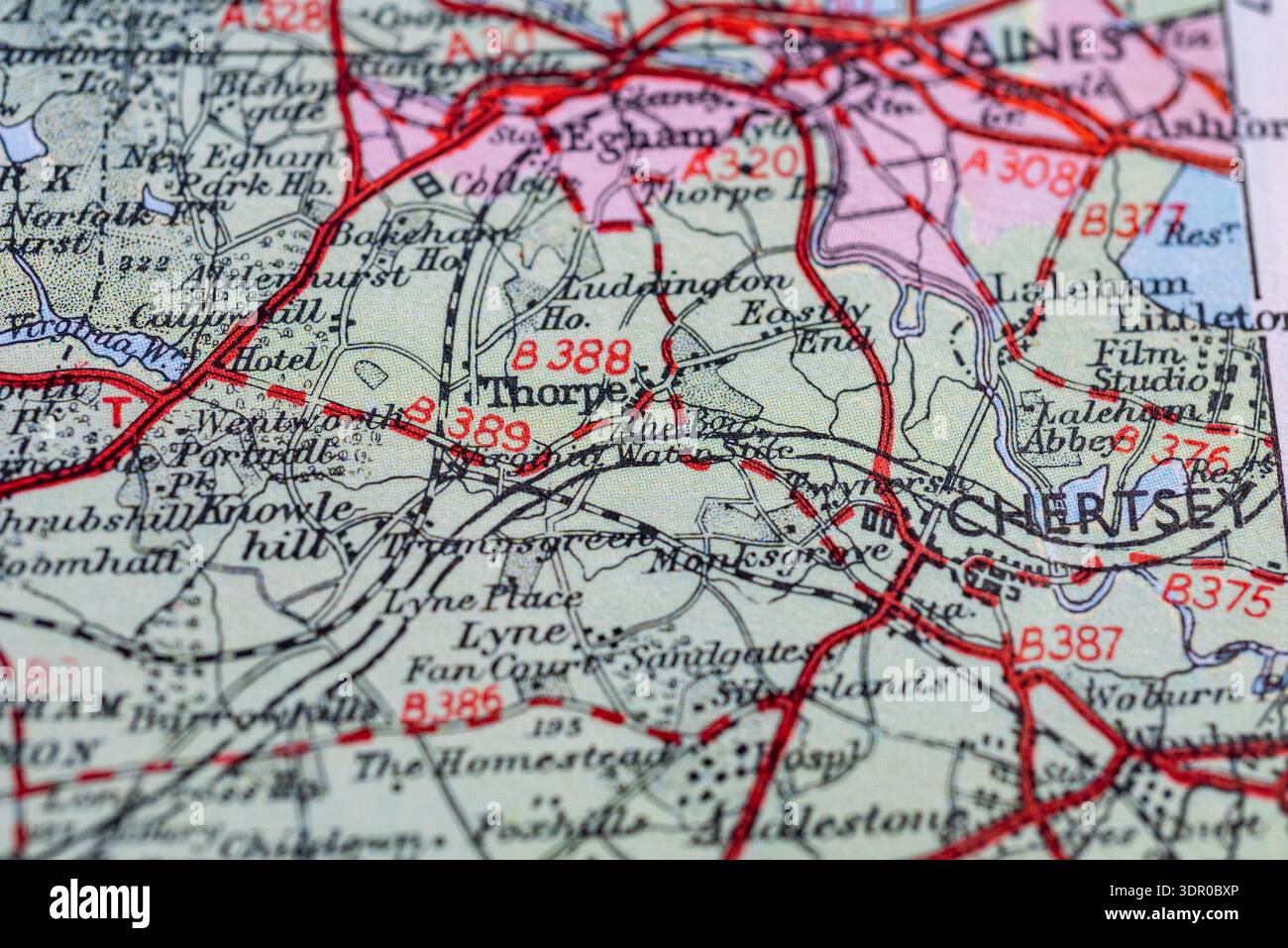 Early 1970s map of UK. Towns and villages of Surrey, England before the ...
