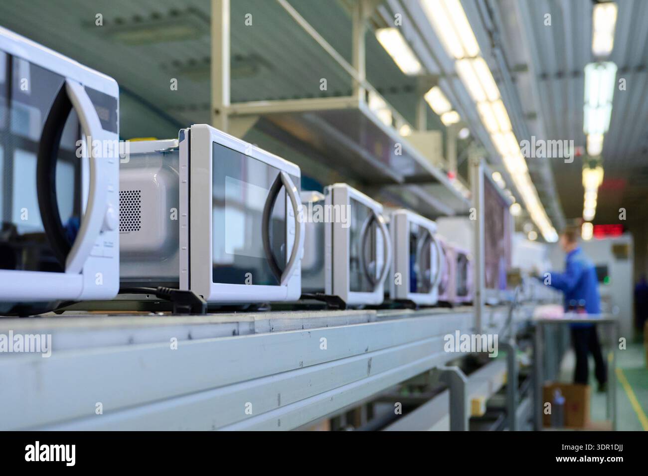 Manufacturing process of microwaves in a production facility during ...