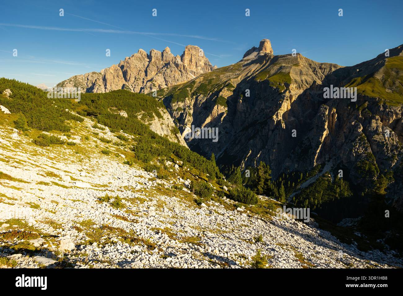Mountain peak Torre dei Scarperi, Schwabenalpenkopf in Sexten Dolomites ...