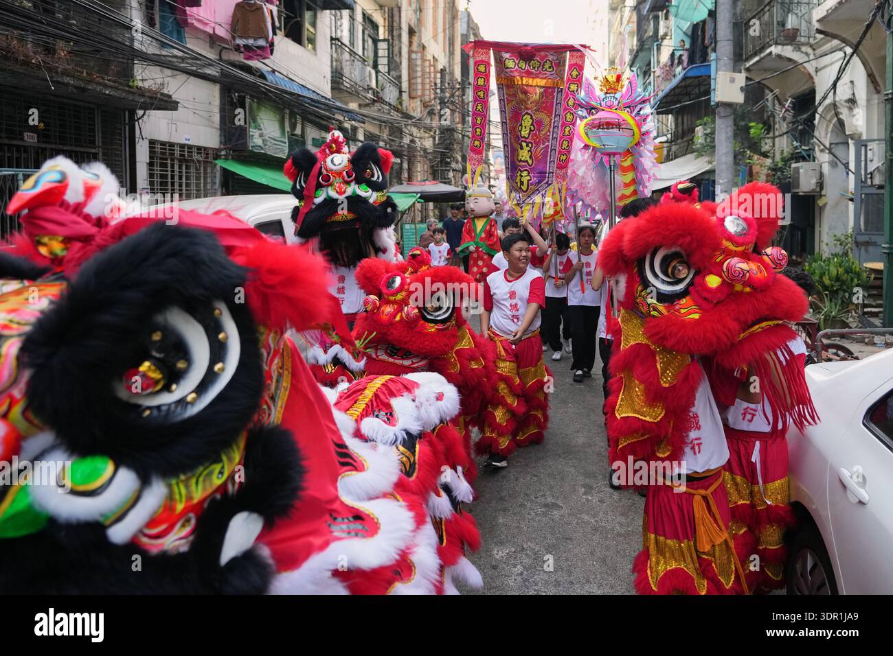 Chinese artists perform lion and dragon dance during Lunar New Year ...