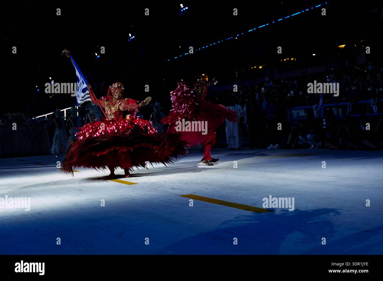 Performers from the Beija Flor samba school parade during Carnival ...