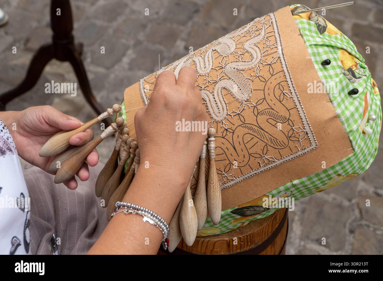 Lace makers hi-res stock photography and images - Alamy