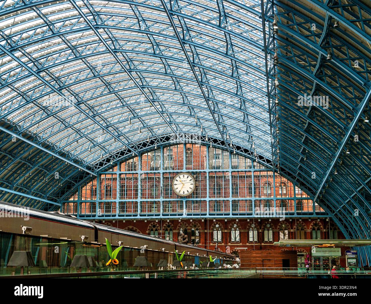 Eurostar Platform at St Pancras International Railway Station in London ...