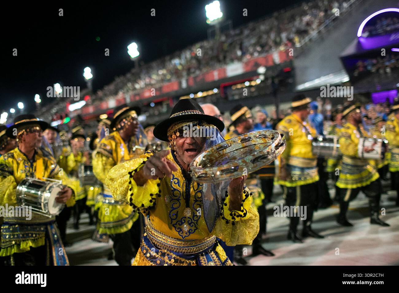 Performers from the Unidos da Tijuca samba school parade during ...
