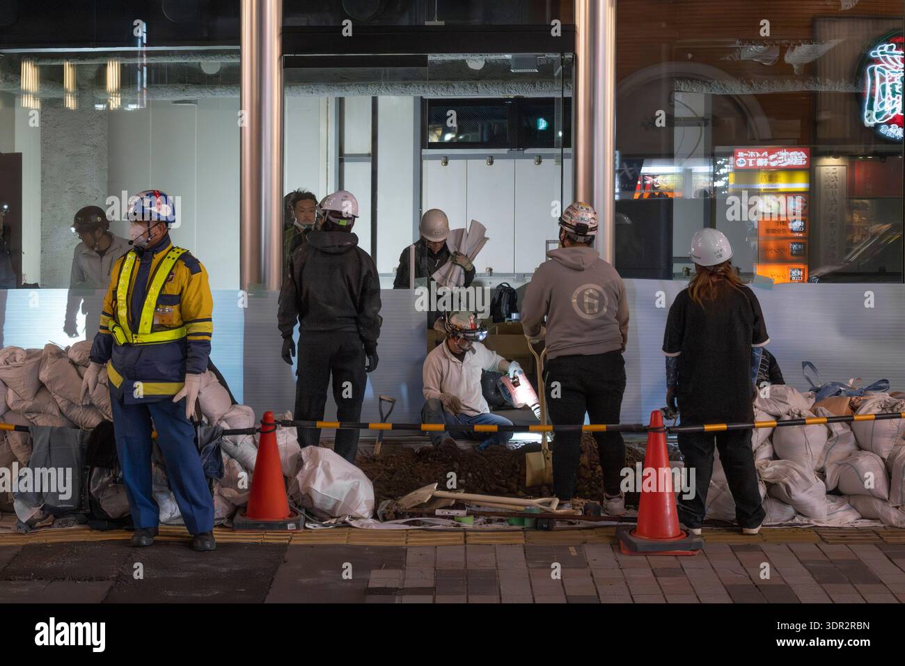 Construction workers seen at night in Shinjuku Stock Photo - Alamy