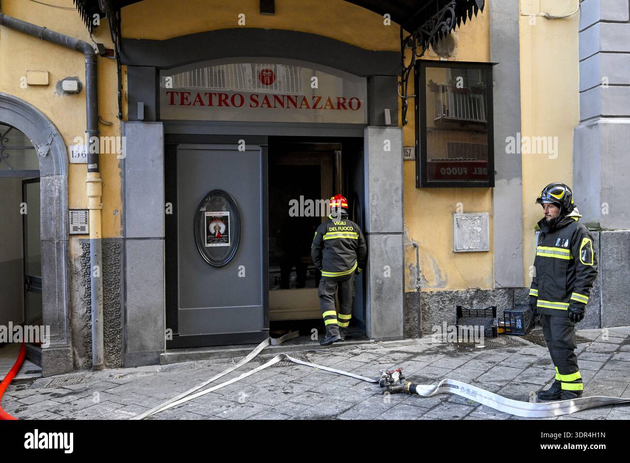 Naples, a fire completely destroys the Sannazaro Theater, San nazaro ...