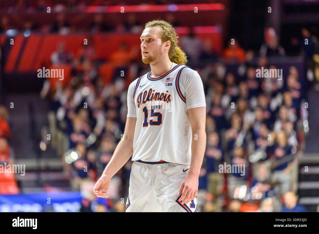 Illinois' Jake Davis during an NCAA college basketball game against ...