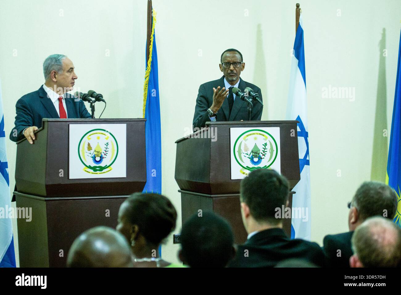 International leaders president press hi-res stock photography and ...