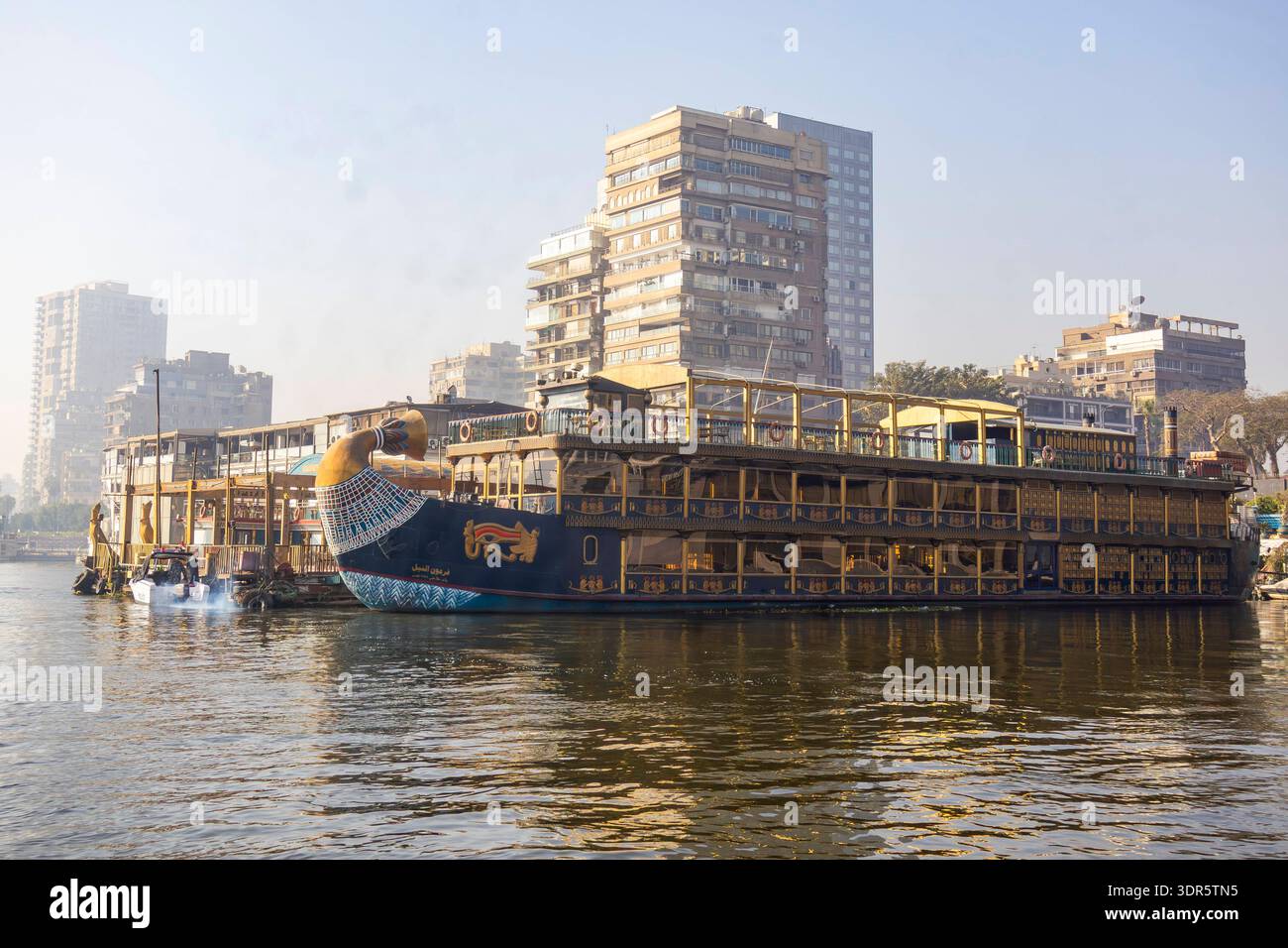 Blick auf die Stadt Kairo vom Nil aus . *** View of the city of Cairo ...