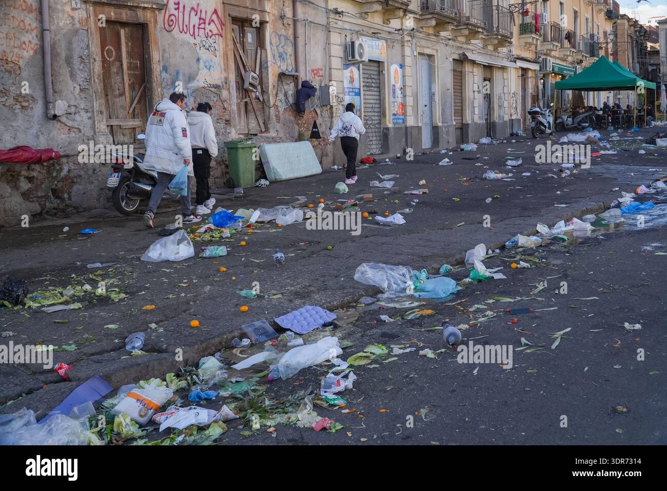 Garbage clutter catania hi-res stock photography and images - Alamy