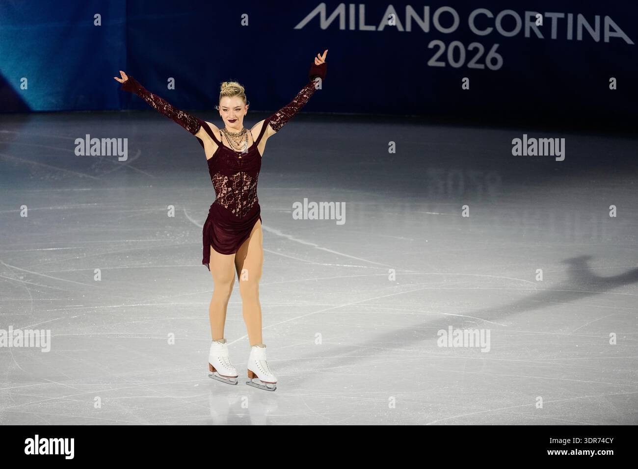 Amber Glenn of the United States arrives to compete during the women's ...