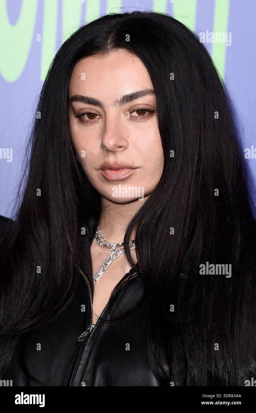 Charlie xcx bei der Premiere des Kinofilms The Moment im Picturehouse ...