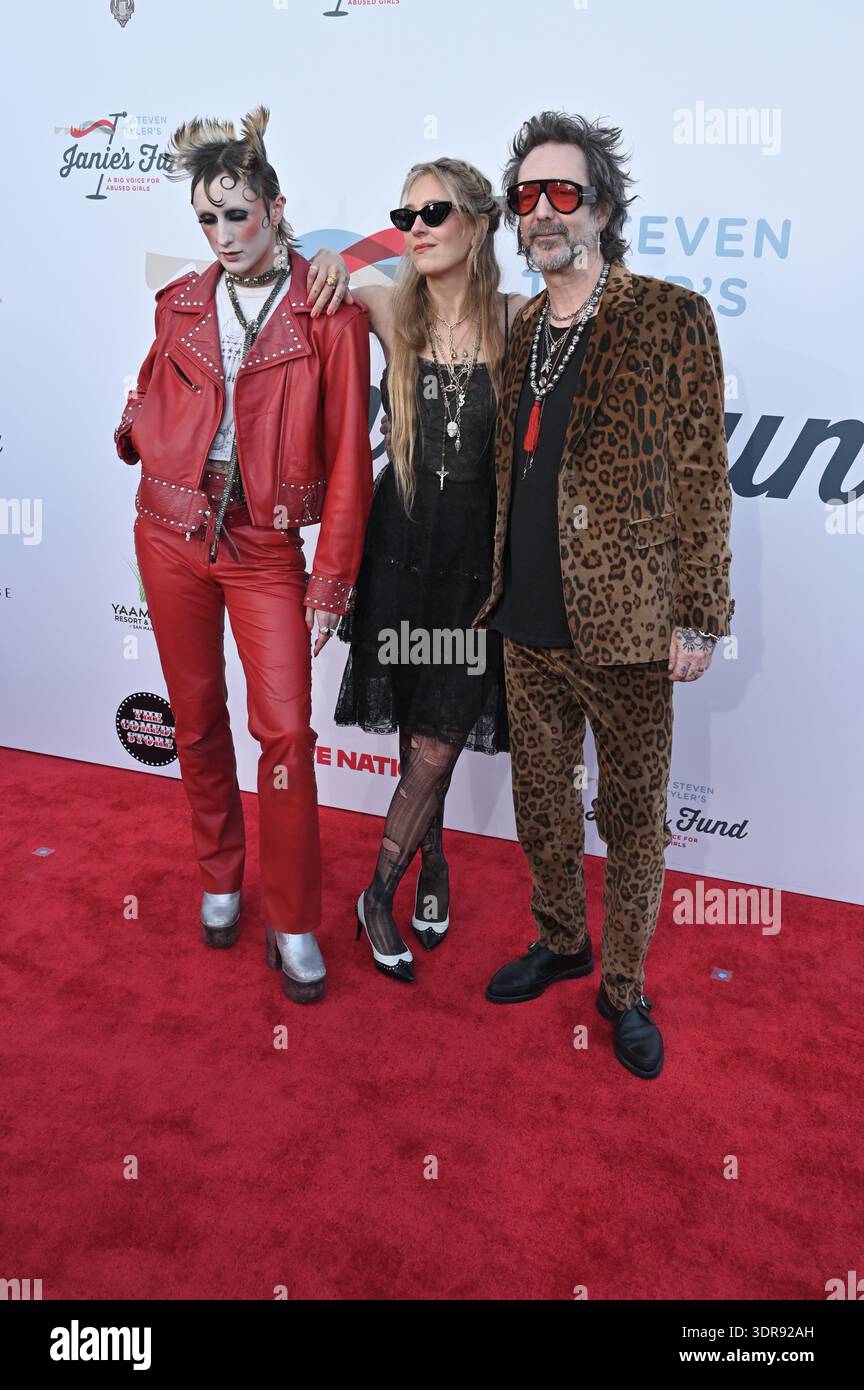 Hollywood, CA USA. 1st Feb 2026. Dagger Polyester, Chris Robinson at ...