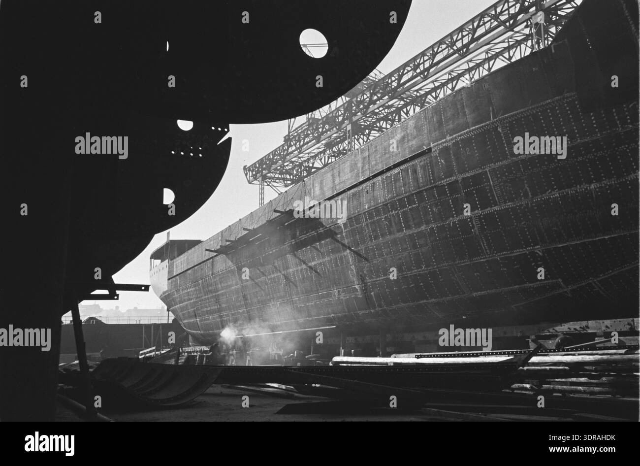 Maritime labor practices Black and White Stock Photos & Images - Alamy