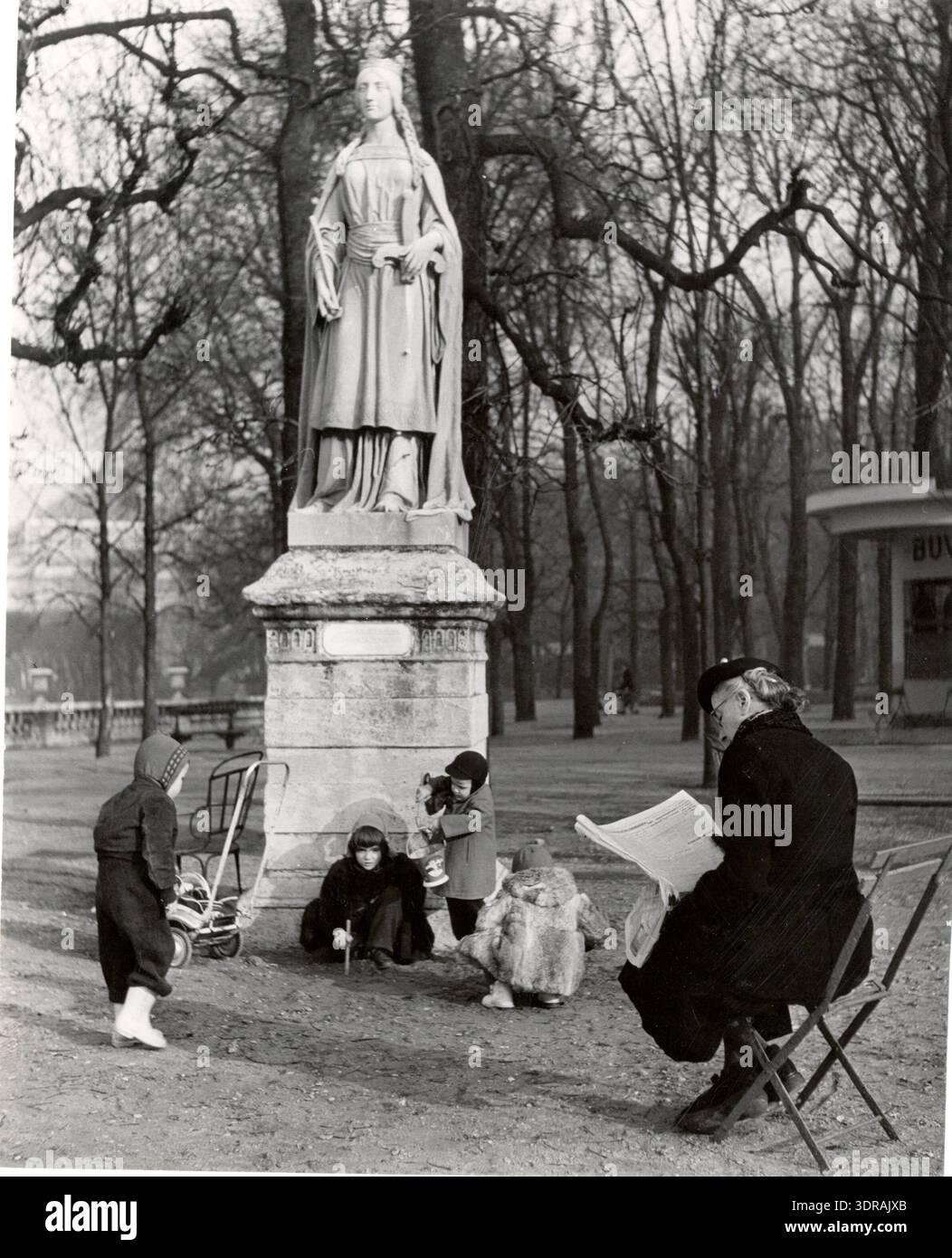 This 1952 photograph by emmy andriesse depicts four children dre hi-res ...