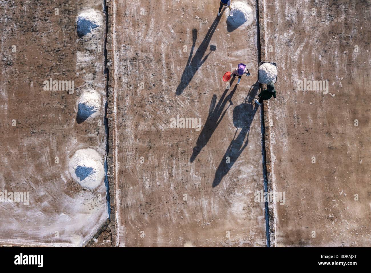 Salt making from sea water in Vietnam is completely handmade ...
