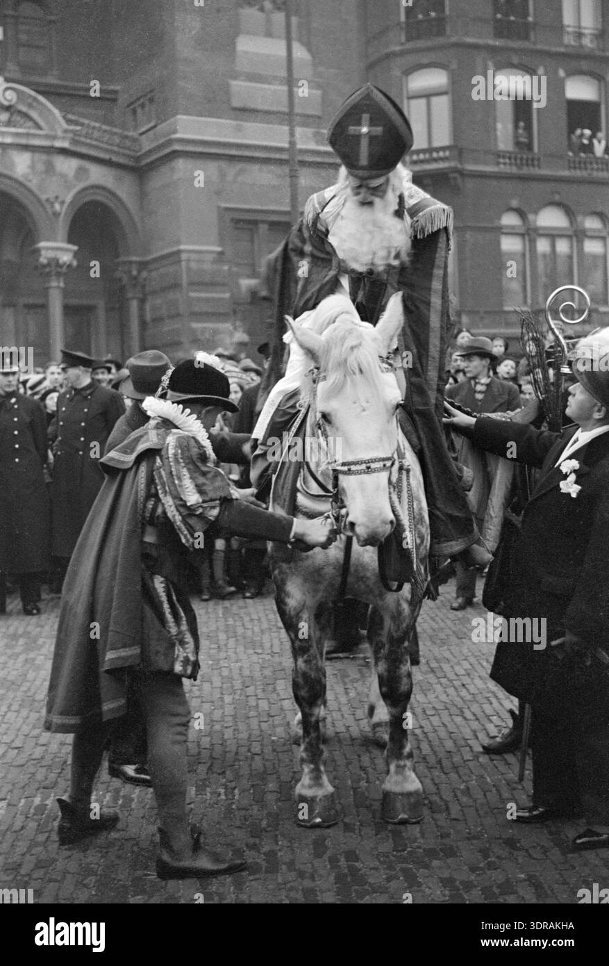 This image shows sinterklaas actor eduard verkade on his horse hi-res ...