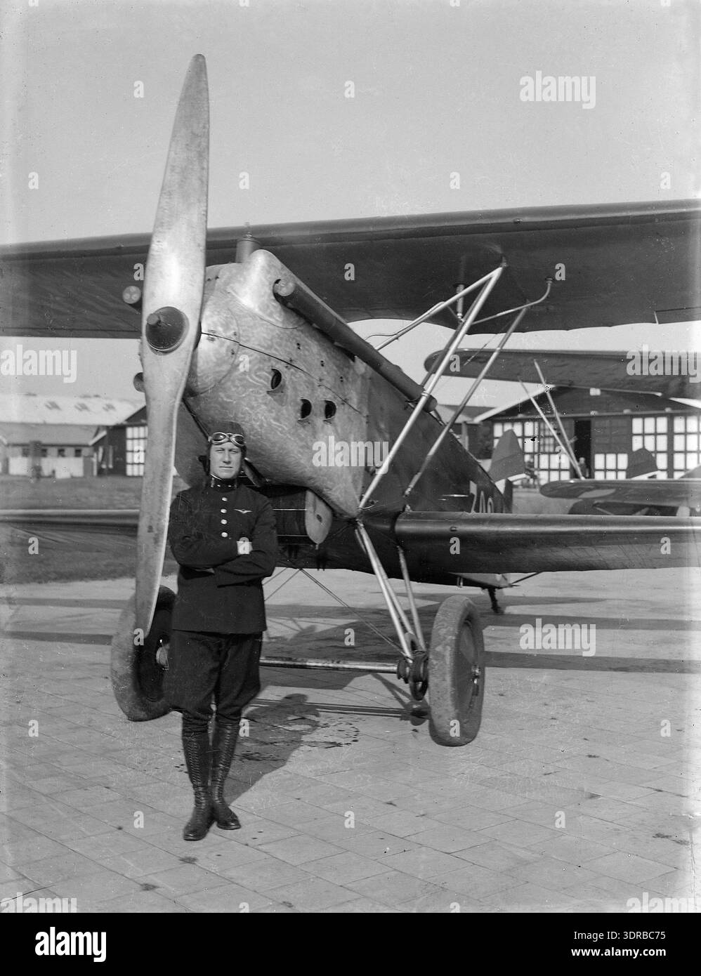 Illustrates early dutch military aviation hi-res stock photography and ...
