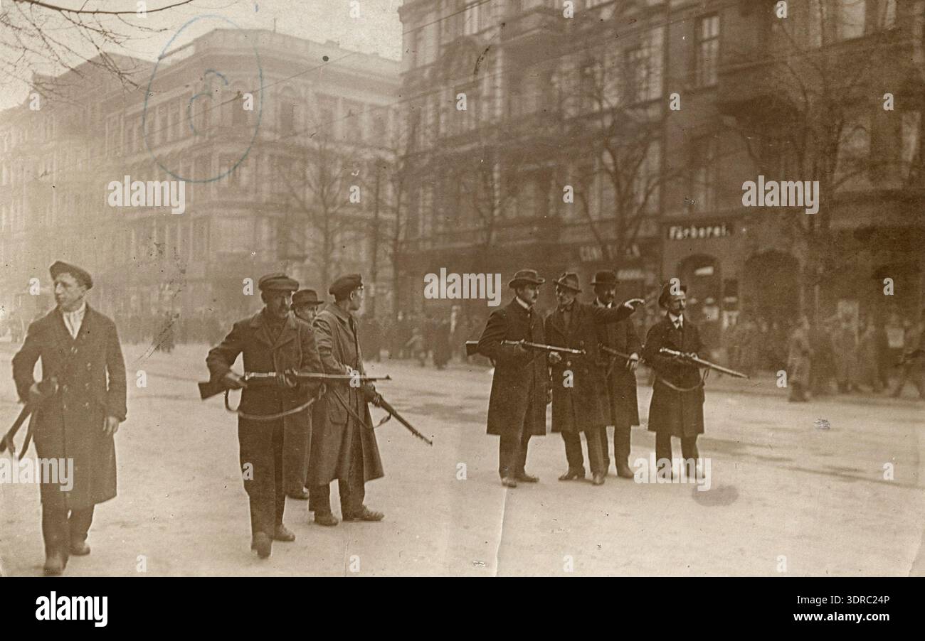 Early 20th century urban warfare hi-res stock photography and images ...