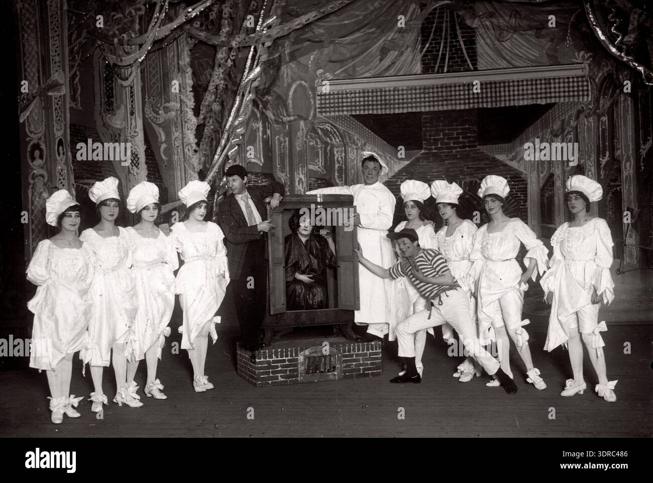 Revue at theater flora hi-res stock photography and images - Alamy