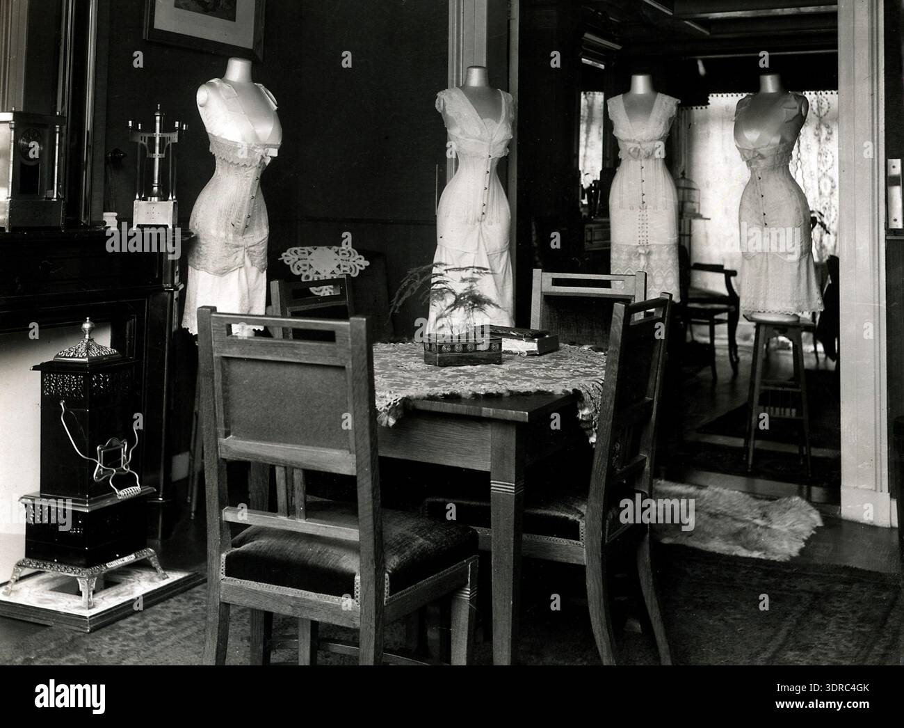 1915 the image shows salon interior hi-res stock photography and images ...