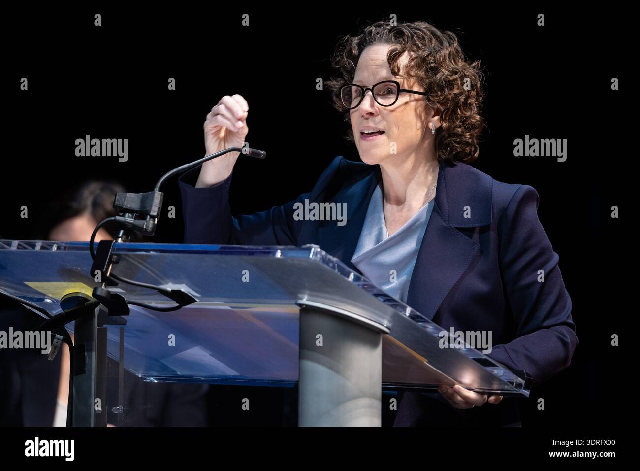 Attorney Karen Dunn takes part in a mock trial at Harman Hall in ...