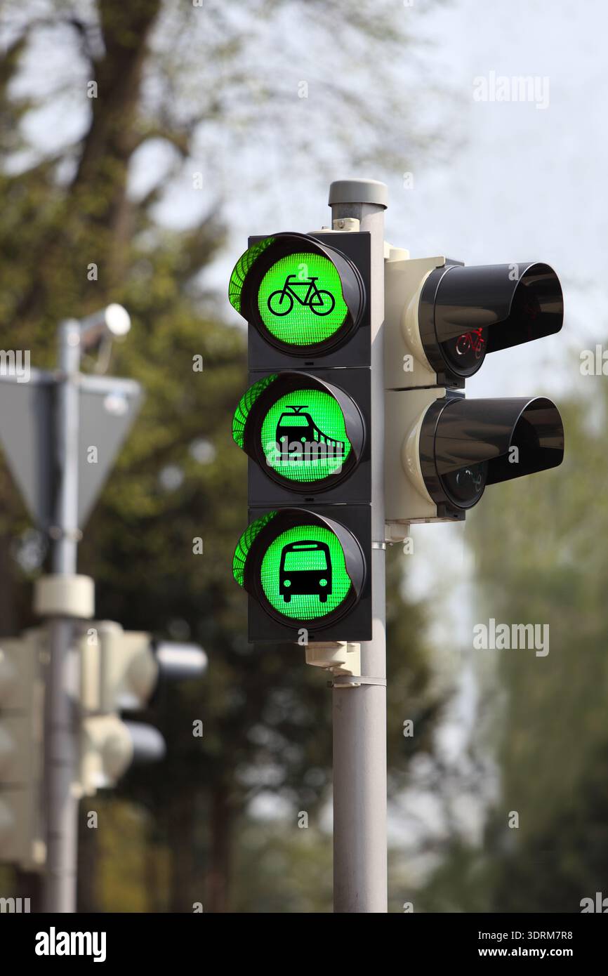 Bus ampel hi-res stock photography and images - Alamy