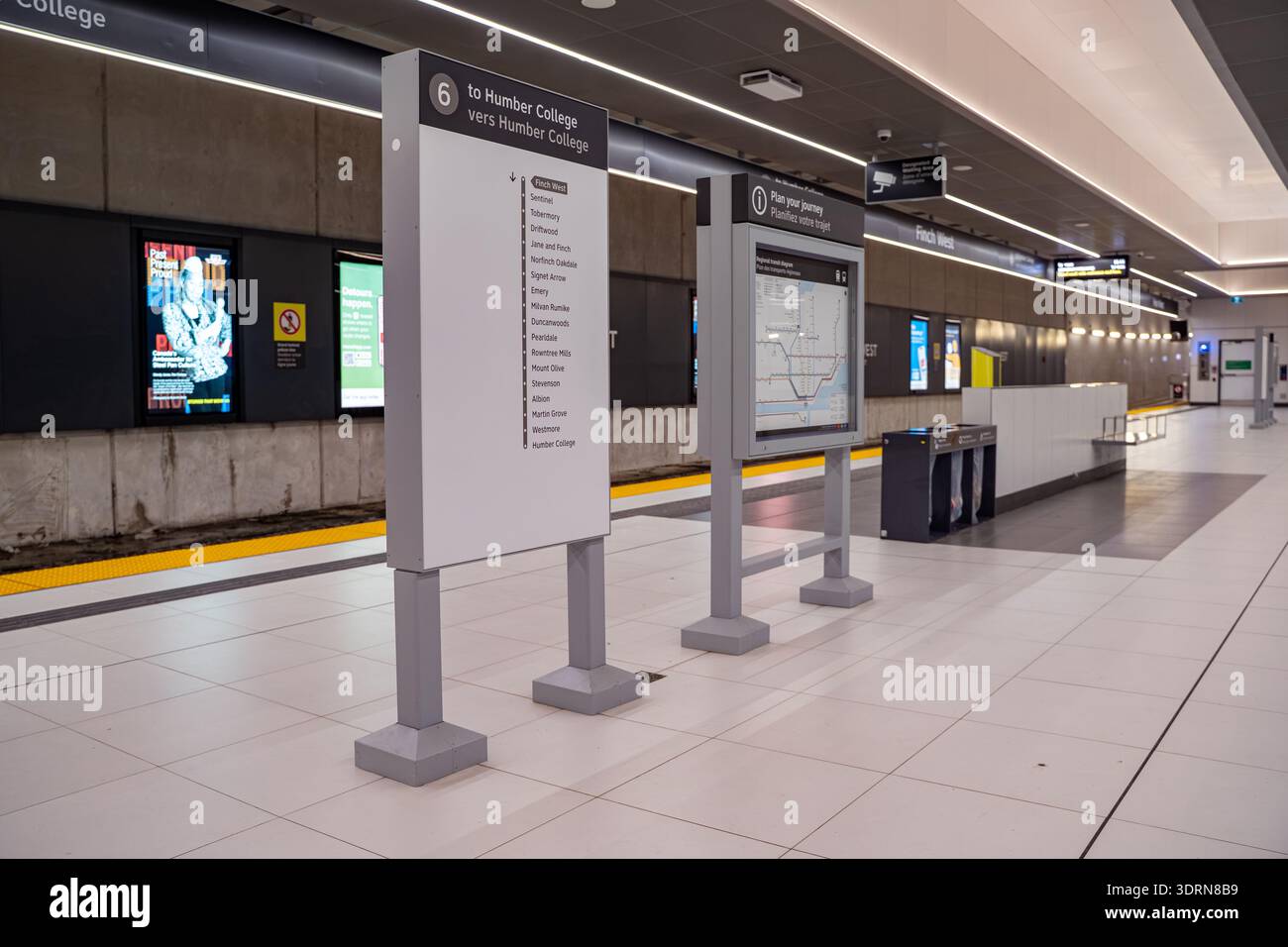 Train information display system hi-res stock photography and images ...