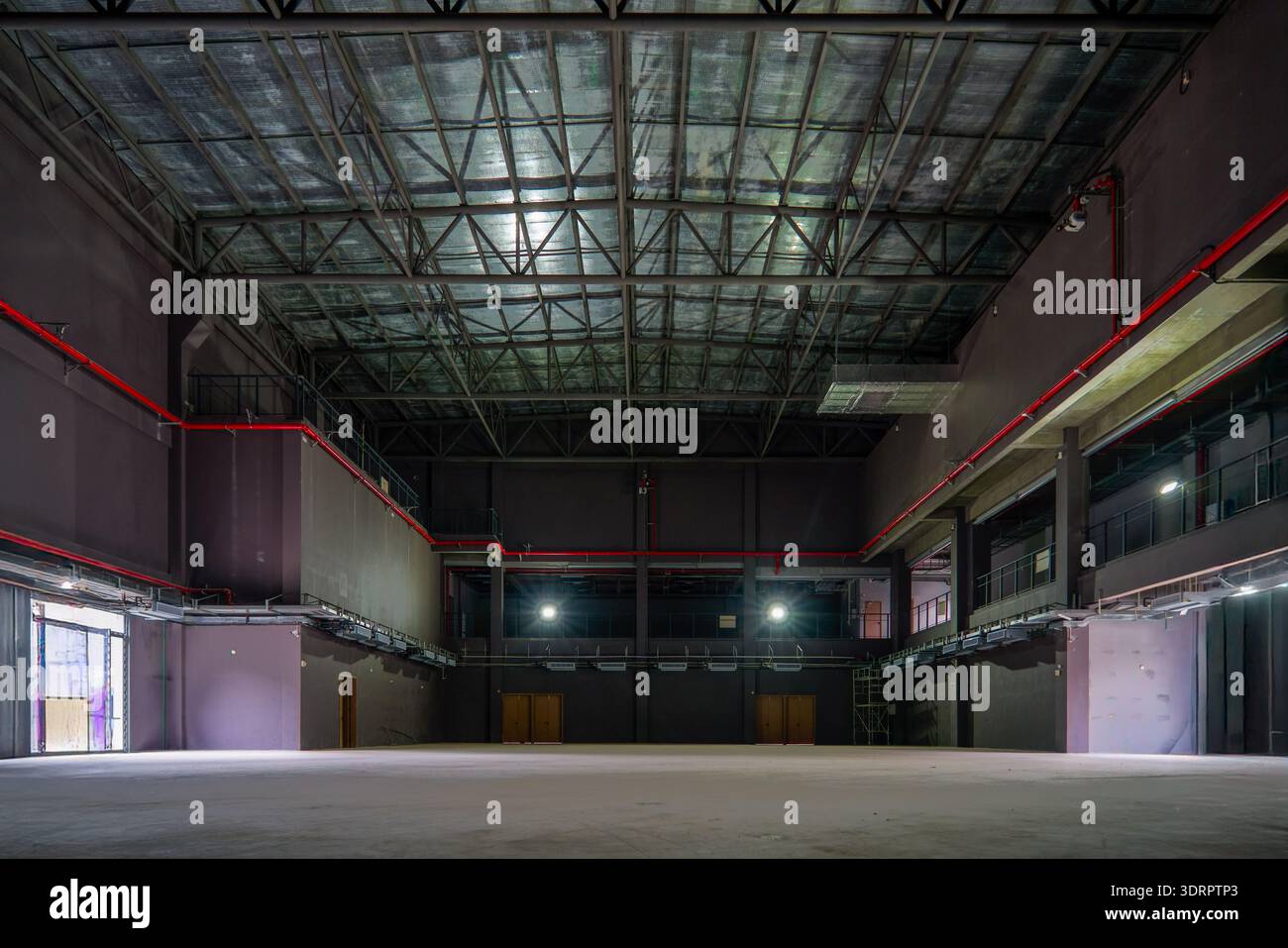 Large indoor studio space with space in the open Stock Photo - Alamy