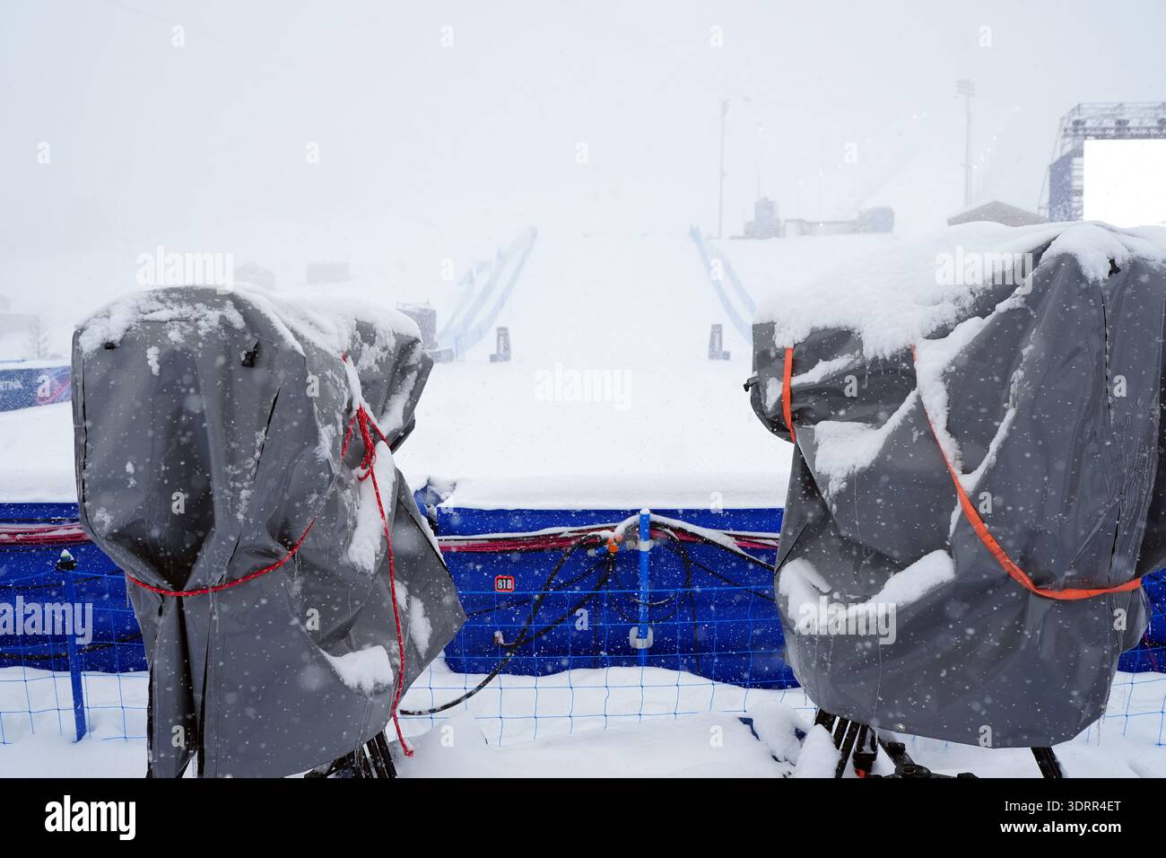 Heavy snowfall at the Livigno Snow Park, on day thirteen of the Milano ...