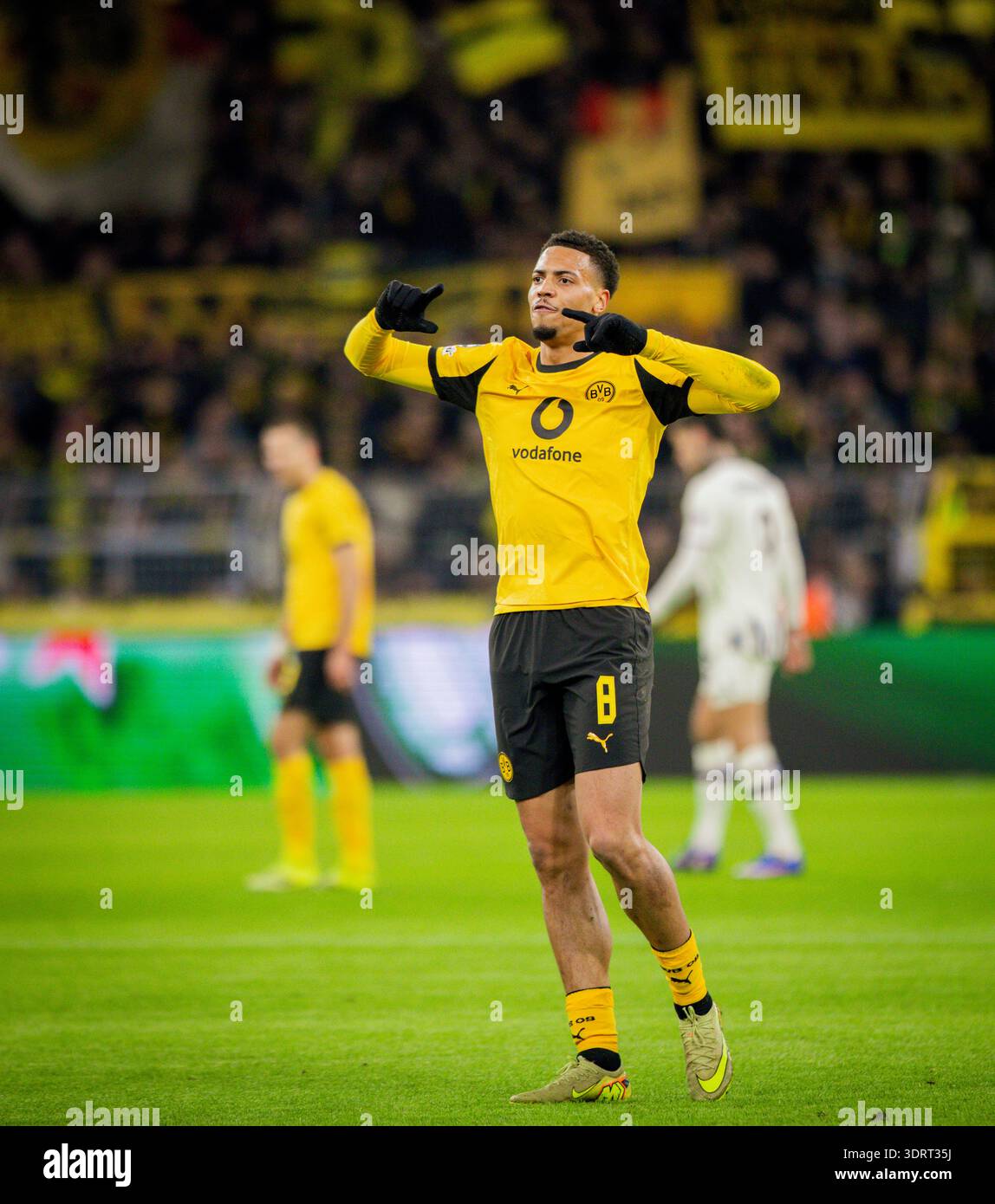 Dortmund, Germany. 17th Feb 2026. Felix Nmecha (BVB) gibt Anweisungen ...