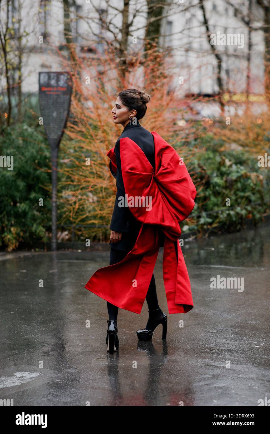 Street style, Zufi Alexander arriving at Stephane Rolland Spring-Summer ...
